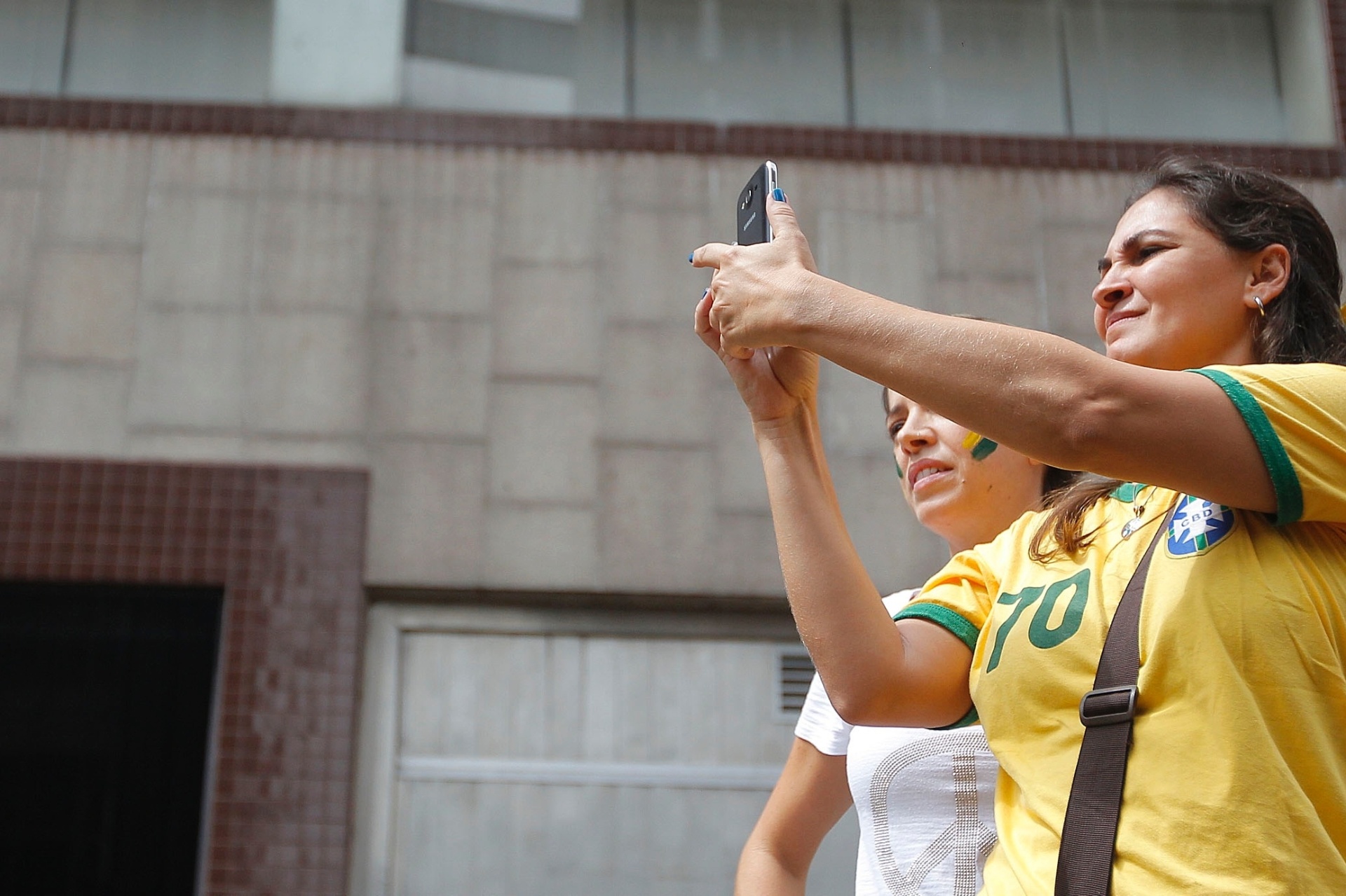 Fotos: Manifestantes aproveitam protestos do dia 15 para tirar "selfies ...