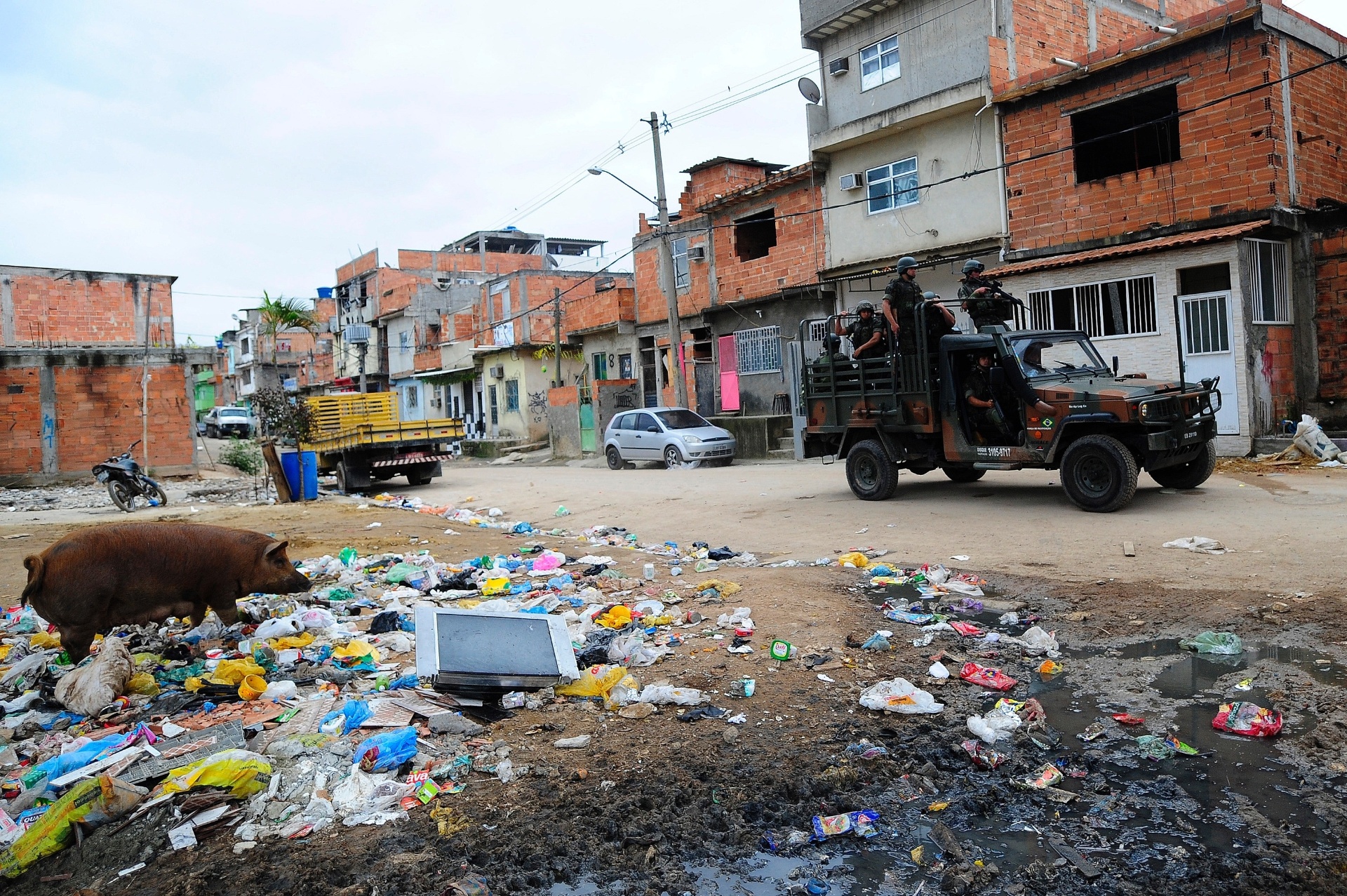 Forças policiais do Rio ocupam favelas do Complexo da Maré - 30/03/2014 ...