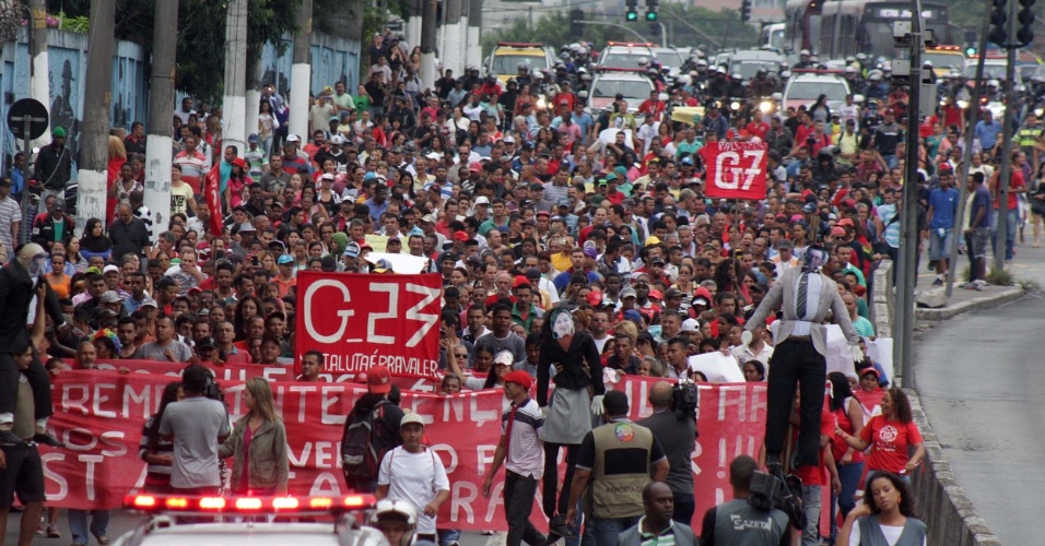 MTST protesta por moradia em 7 Estados do país - Fotos - UOL Notícias