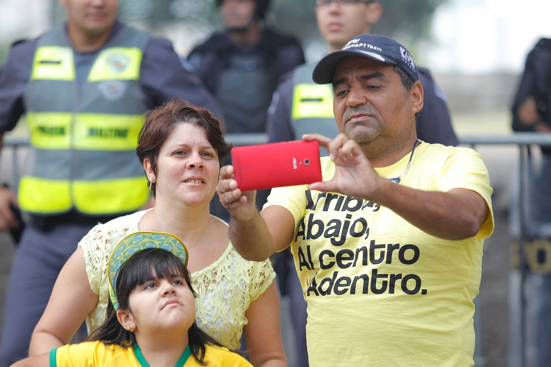 Fotos: Manifestantes fazem 'selfie' durante protesto contra governo ...