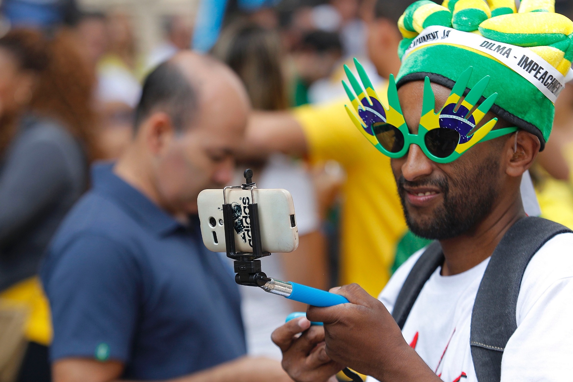 Fotos: Manifestantes fazem 'selfie' durante protesto contra governo ...