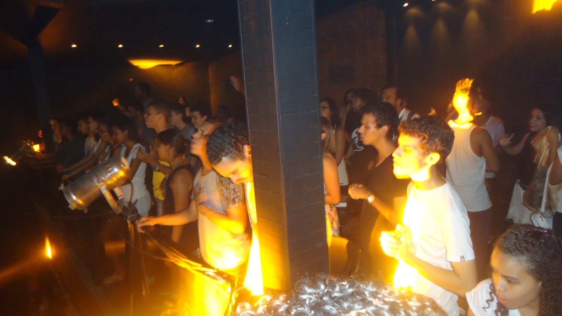 Boate-templo em bairro boêmio de BH tem pregação no lugar de "pegação ...