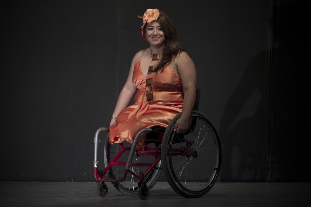 Fotos: Desfile inclusivo apresenta moda adaptada a pessoas com ...