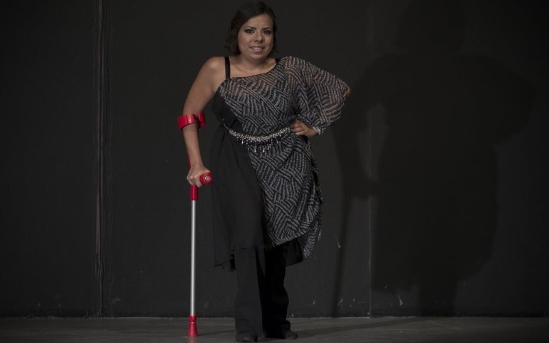 Desfile inclusivo apresenta moda adaptada a pessoas com deficiência ...