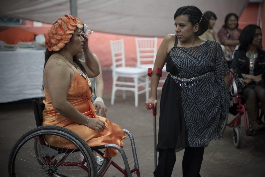 Fotos: Desfile inclusivo apresenta moda adaptada a pessoas com ...