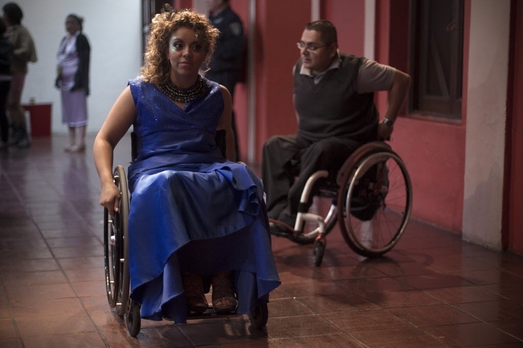 Fotos: Desfile inclusivo apresenta moda adaptada a pessoas com ...