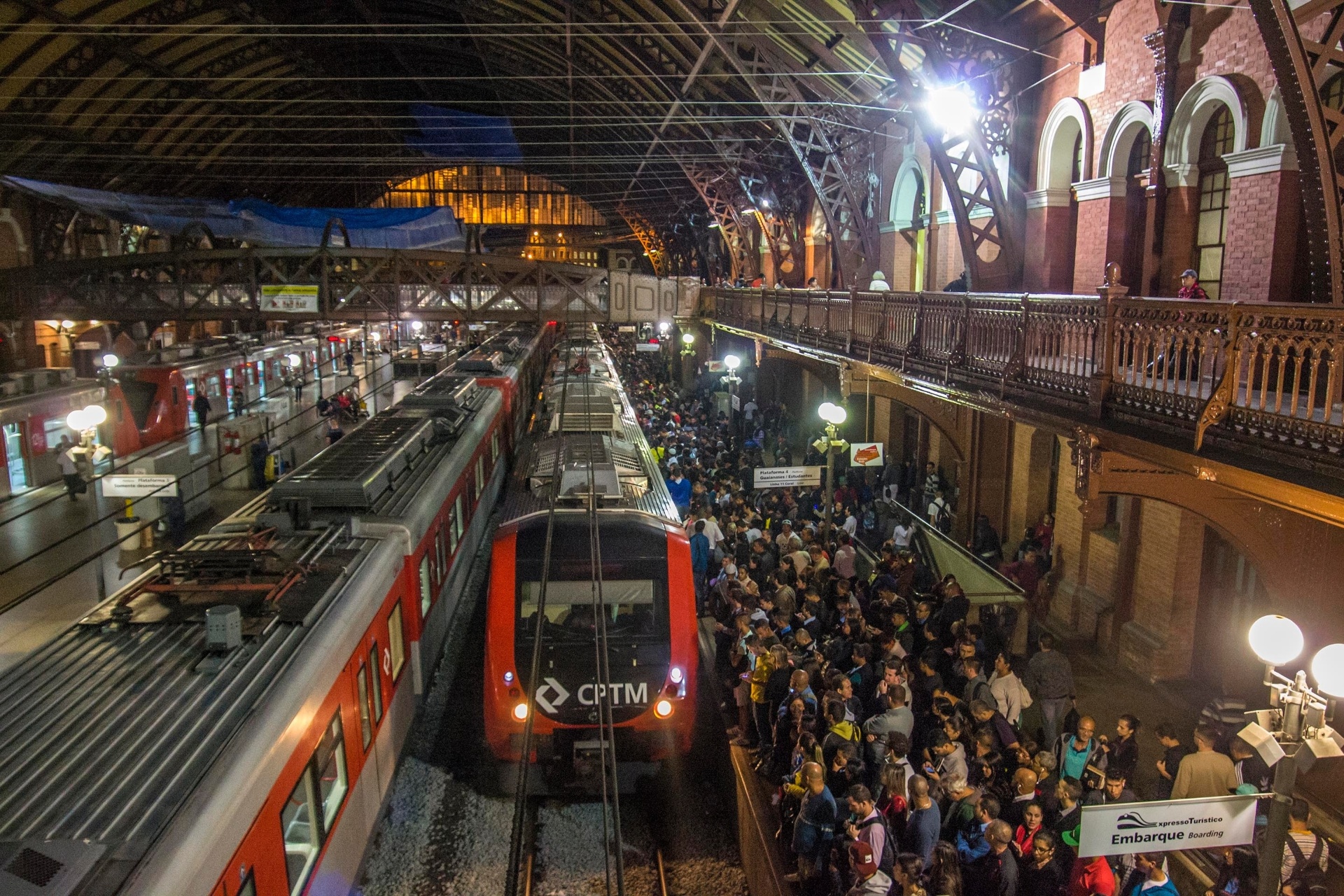 Capão Redondo, da Linha 5 Lilás: a estação mais cheia da periferia do ...