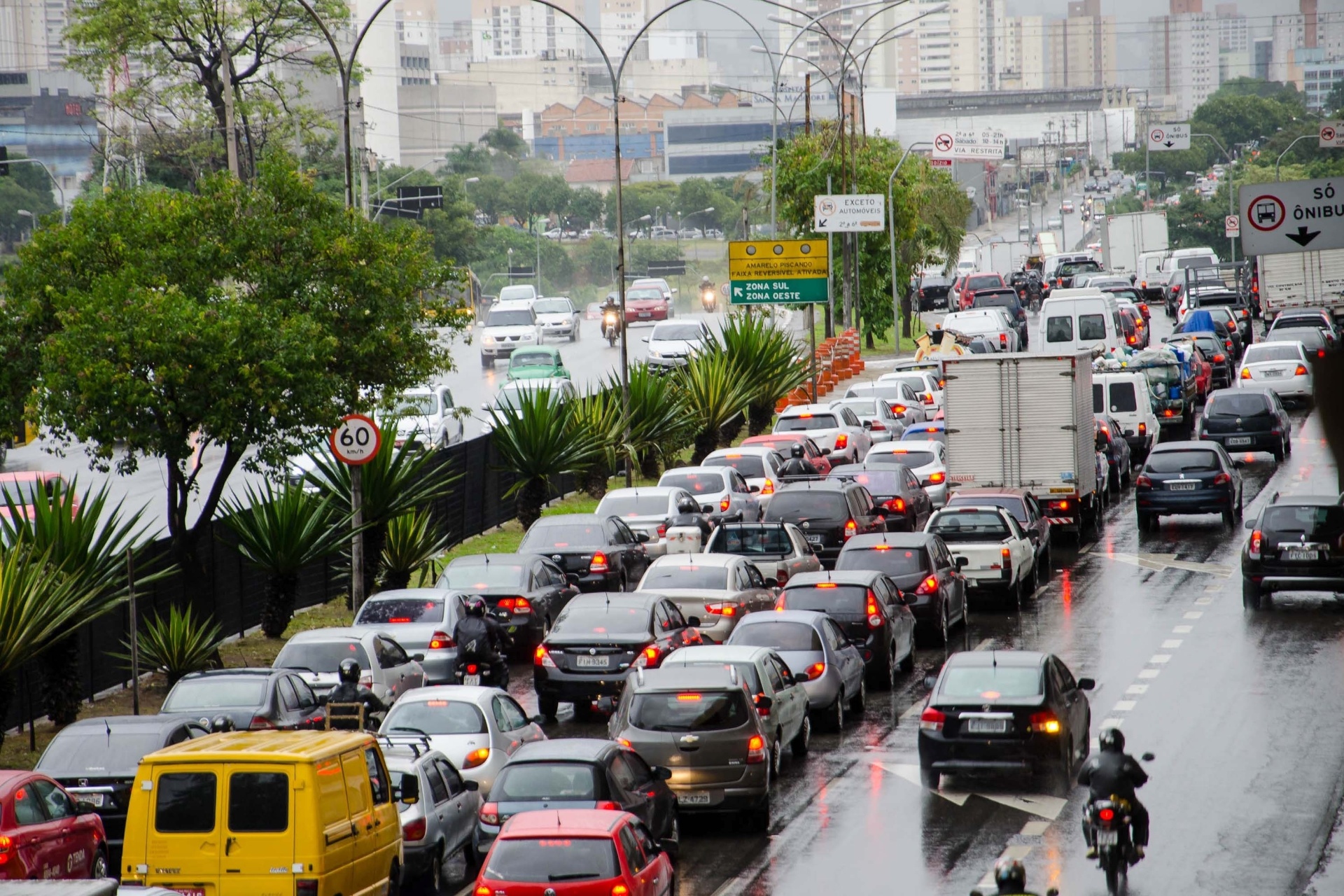 Trânsito em São Paulo - Fotos - UOL Notícias