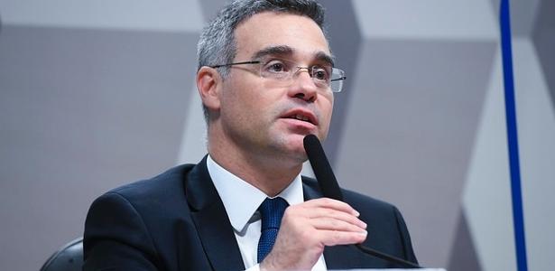 Quem é André Mendonça, aprovado para vaga no STF