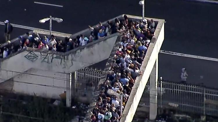 Vídeo: Enxurrada toma cabine de maquinista após trem descarrilar em SP