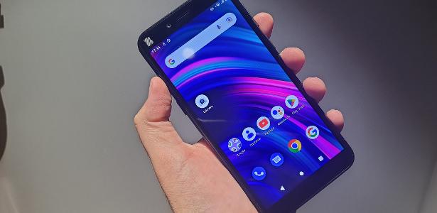 Blu B3 é feito no Brasil e não custa nem R$ 1.000. Vale a pena ou é ...