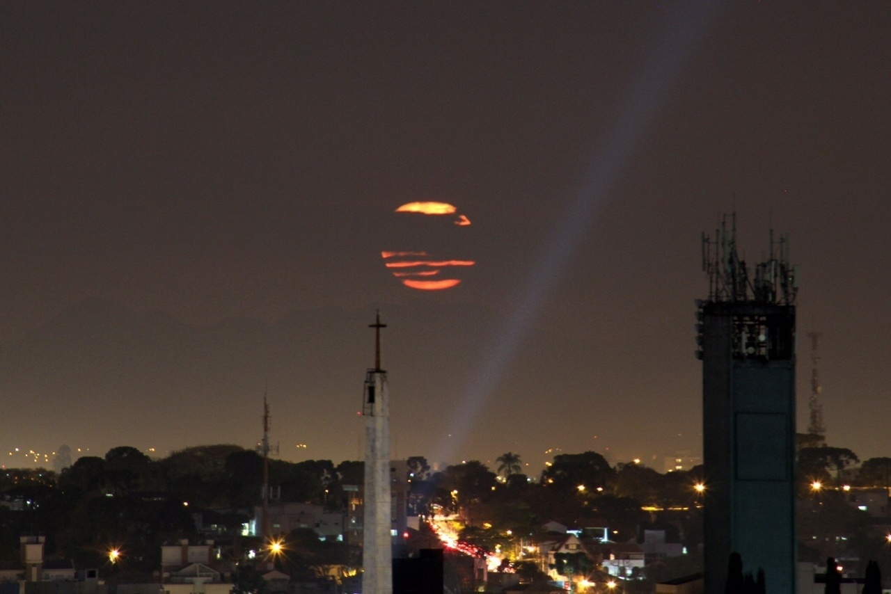 Fotos: Fenômeno da "lua azul" ilumina o céu pelo mundo - 31/07/2015 ...