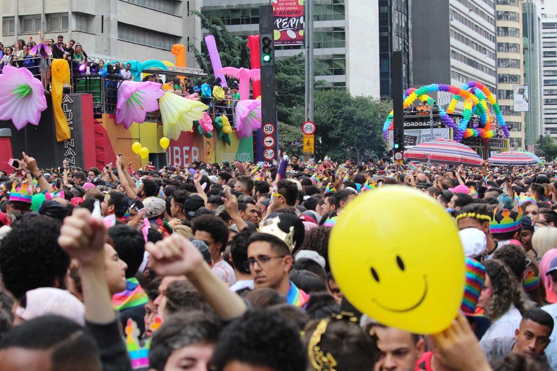 Fotos: Veja imagens da 22ª Parada LGBT em São Paulo - 03/06/2018 - UOL ...