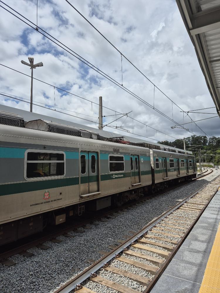 Sem passagem, espera de 30 minutos: a estação Ambuitá, reaberta em SP