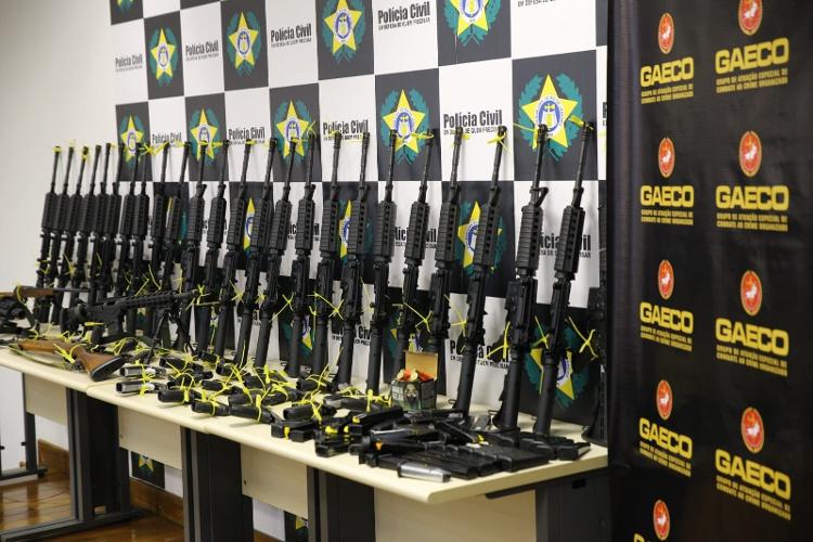 Polícia Apreende Milhares De Munições De Fuzil De Colecionador Preso Em