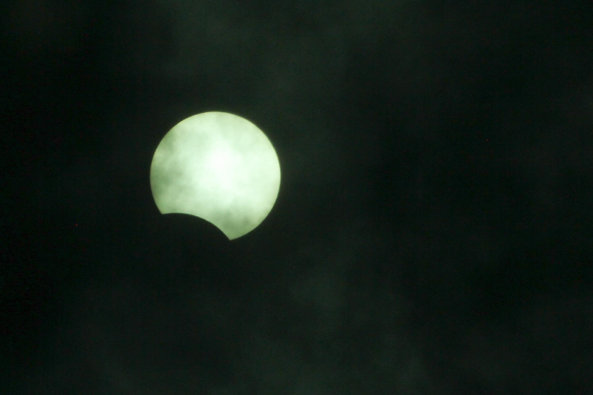 Noite em pleno dia: eclipse deixa regiões do Chile e Argentina no ...