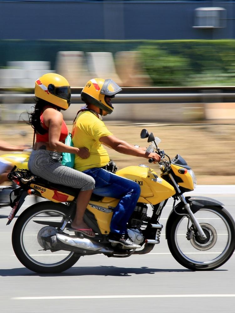 Motociclistas apressados conseguem driblar radar de velocidade com truque