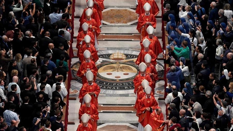 Veja fotos do primeiro dia de conclave para escolha de novo papa