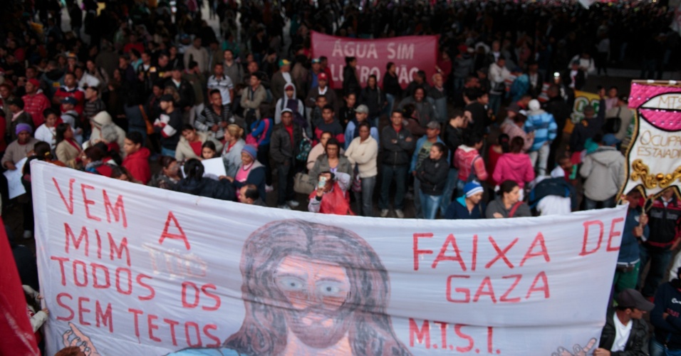 MTST protesta contra governo e pede mais moradias em SP - Fotos - UOL ...