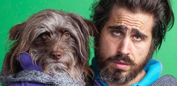 Cara de um, focinho do outro! Eles se parecem muito e se vestem iguais ...