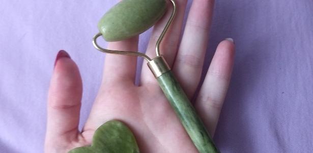 Rolo de jade promete suavizar linhas de expressão; o que diz quem comprou?