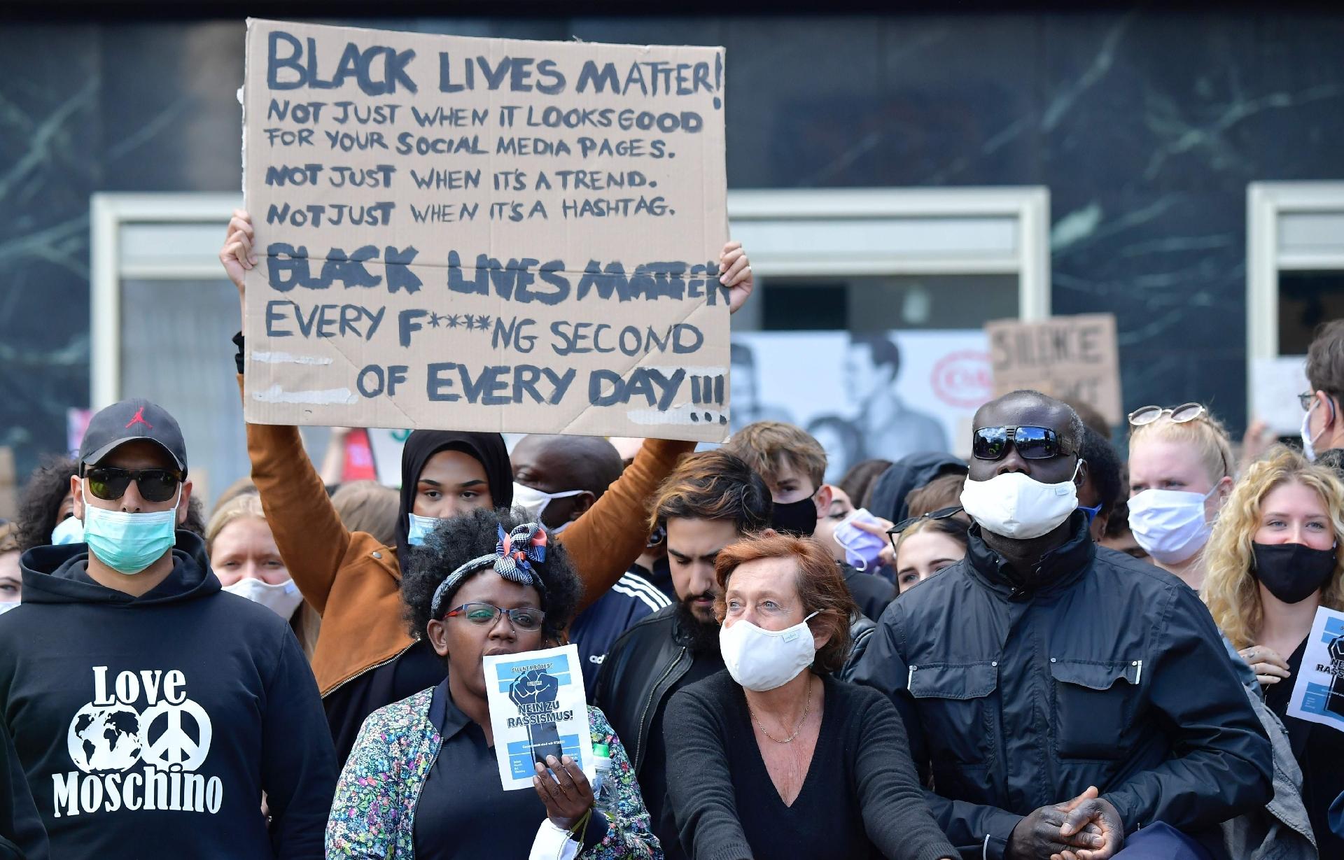 Fotos: Veja protestos contra o racismo pelo mundo - 06/06/2020 - UOL ...