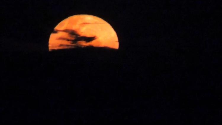 'Lua Rosa de Páscoa': entenda o nome e veja fotos