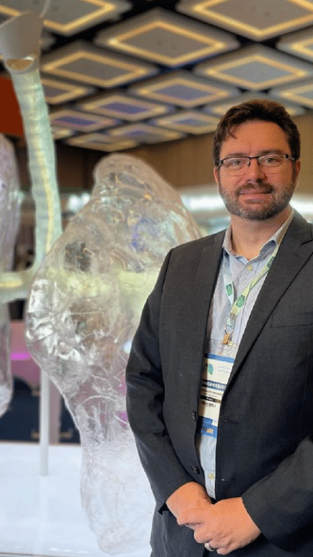 'Até no banheiro': jovens relatam dependência em cigarro eletrônico