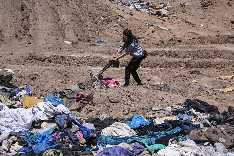 Lixão com roupas usadas no meio do Atacama já pode ser visto do espaço