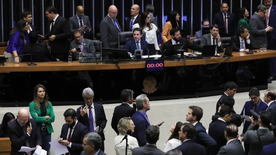 Como os deputados federais de SP votaram na PEC da Blindagem