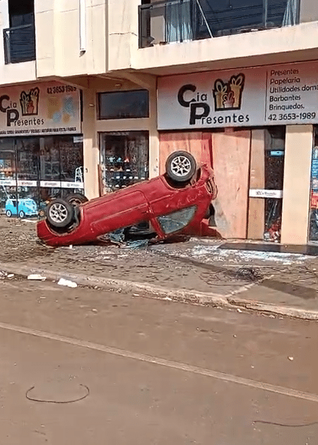 Paraná: cidade amanhece destruída após passagem de tornado