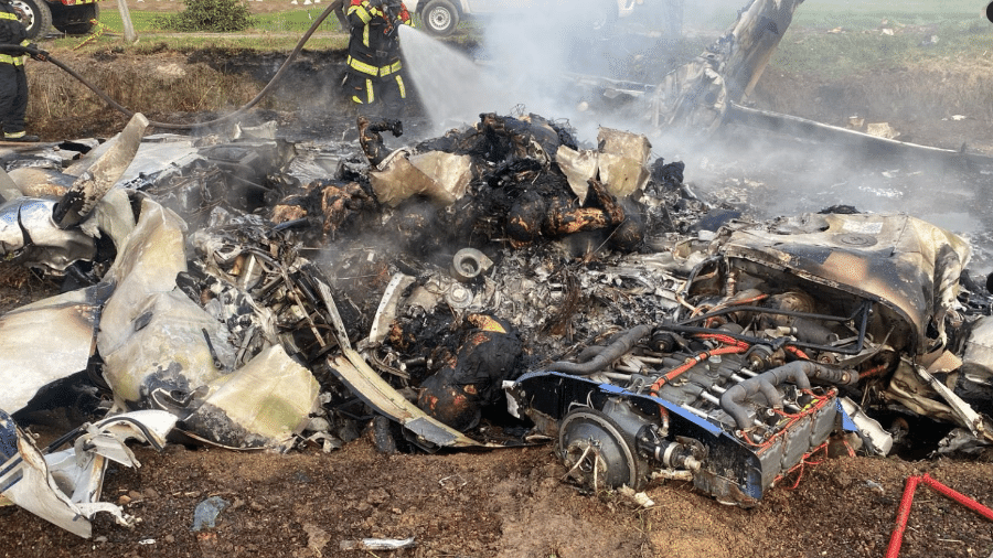 Queda de avião deixa seis mortos na Colômbia; cantor popular é uma das ...