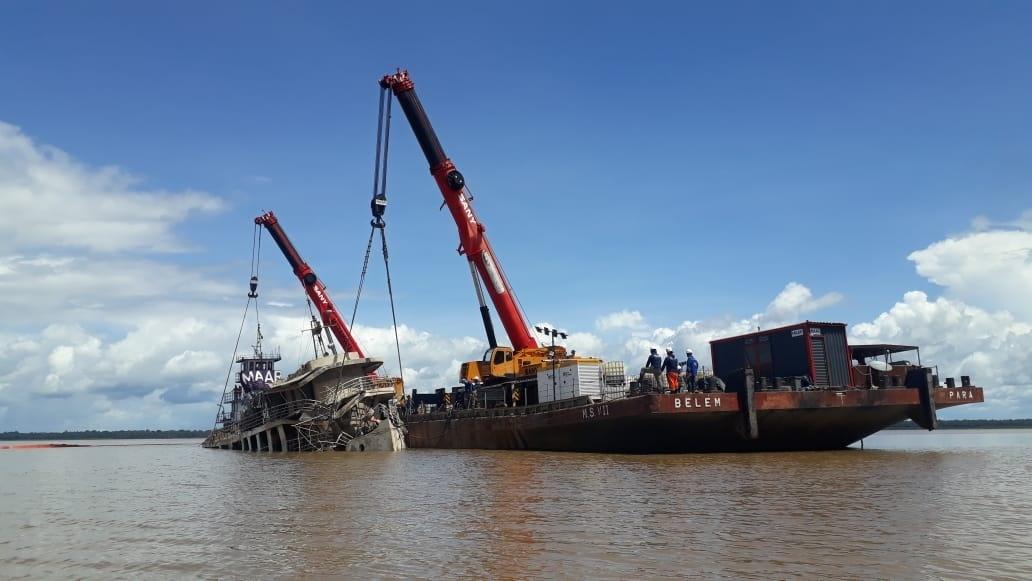 Corpos são achados após retirada de navio que naufragou no AP - 05/04 ...
