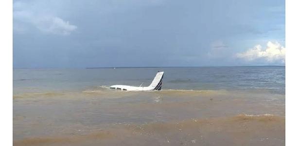 Avião faz pouso forçado no mar após pane no Maranhão
