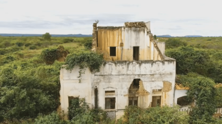 Somente 2 famílias: conheça a 'cidade fantasma' no sertão do Ceará