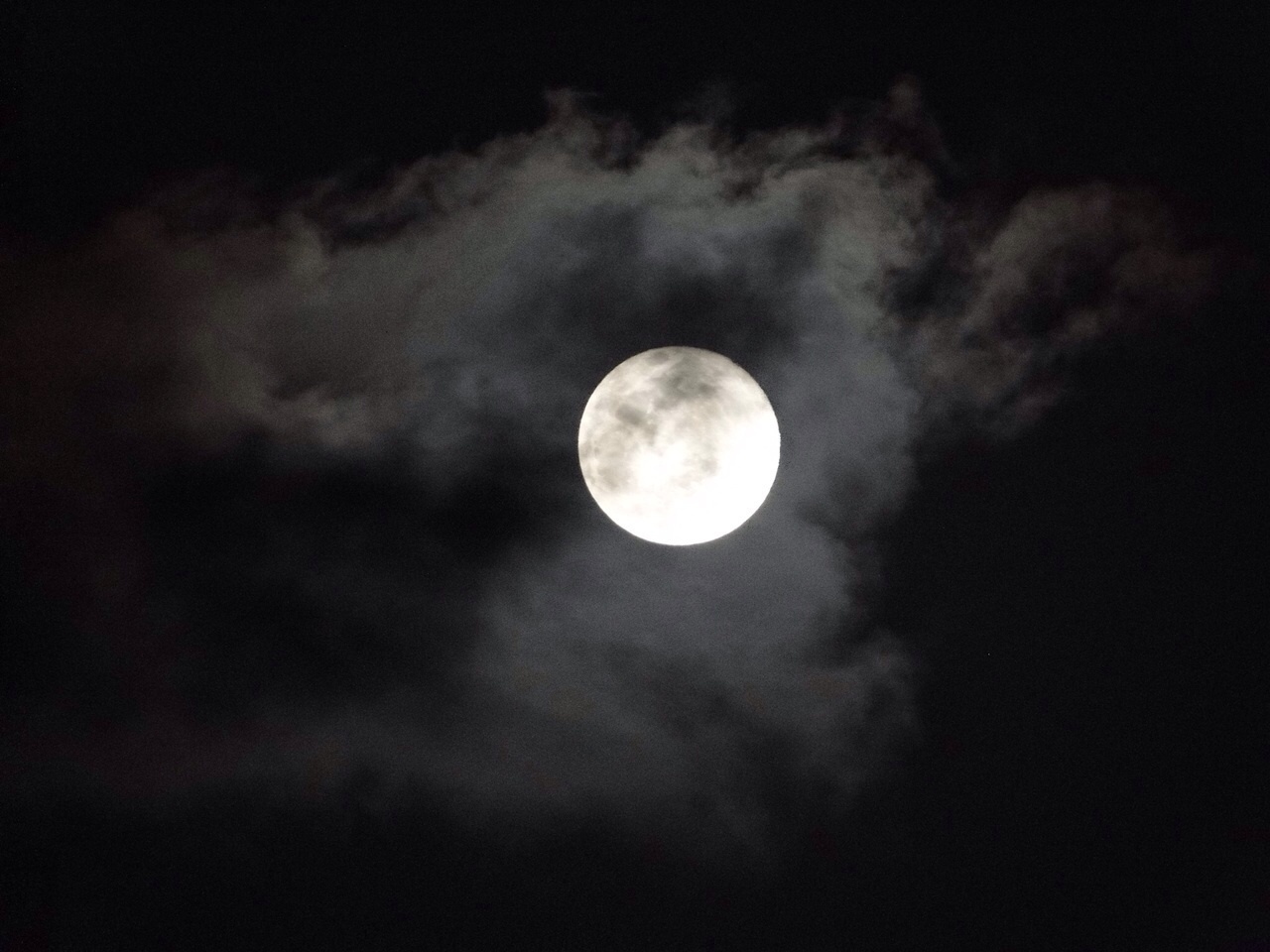 Fotos: Fenômeno da "lua azul" ilumina o céu pelo mundo - 31/07/2015 ...