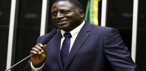 Helio Lopes registra boletim de ocorrência por injúria racial