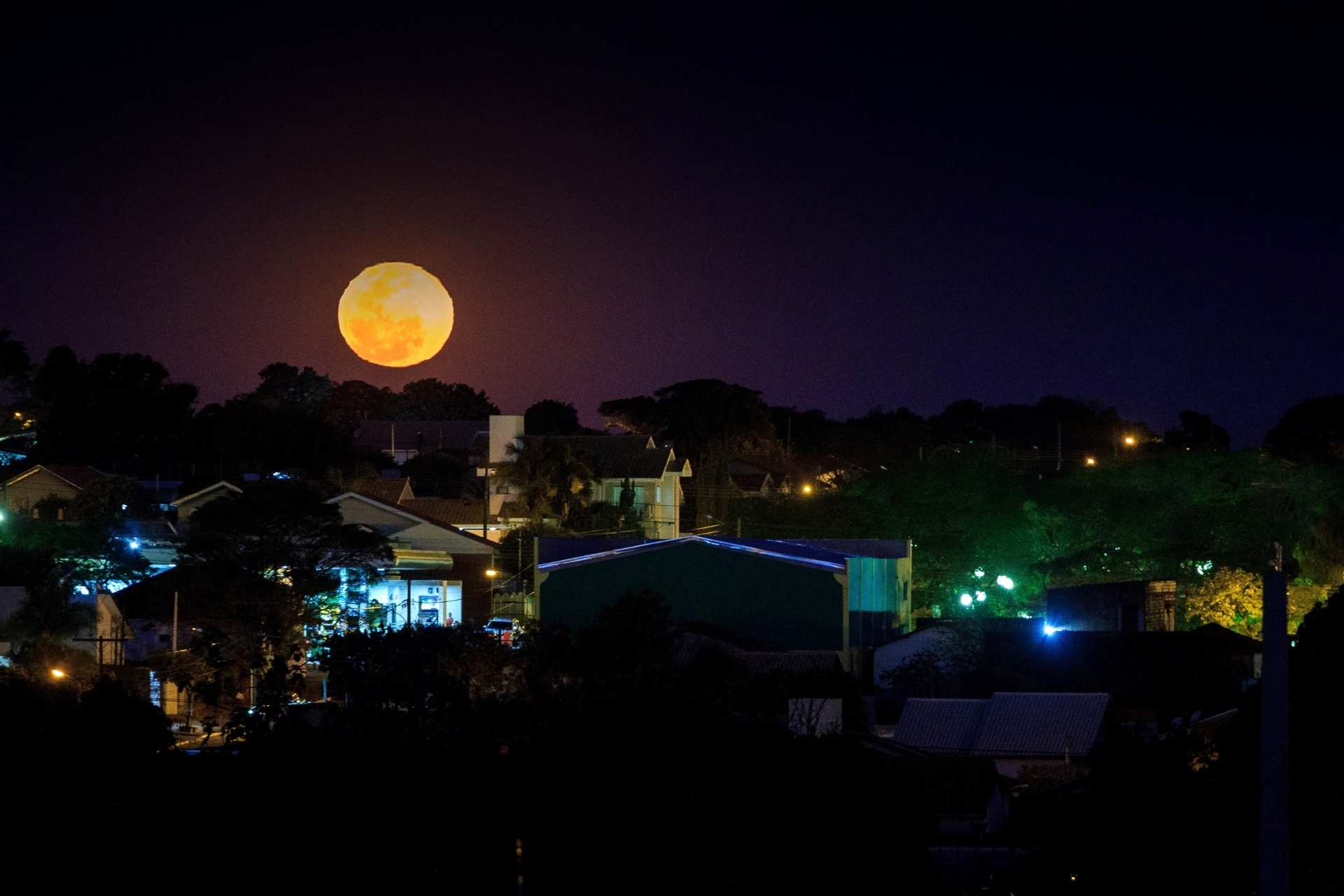 Fotos: Fenômeno da "lua azul" ilumina o céu pelo mundo - 31/07/2015 ...