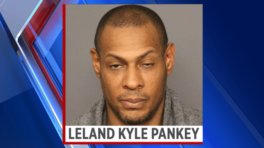 Pai é condenado a 72 anos de prisão por enterrar filho no concreto nos EUA