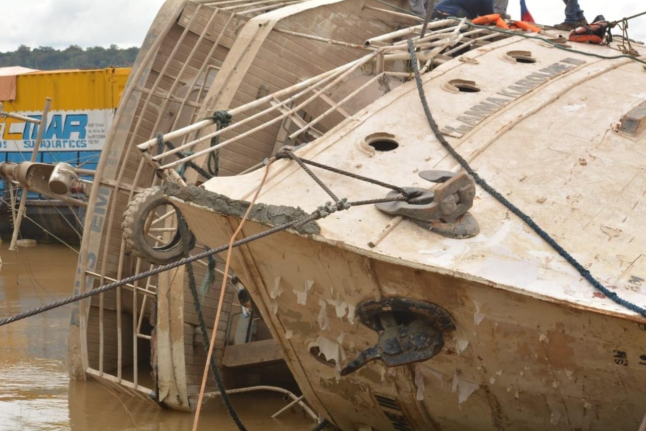 Corpos são achados após retirada de navio que naufragou no AP - 05/04 ...