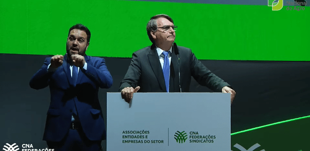 Bolsonaro xinga Lula e faz piada homofóbica em evento em Brasília