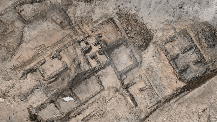 Ouro milenar: escavações revelam mina e bairros de 3.000 anos no Egito