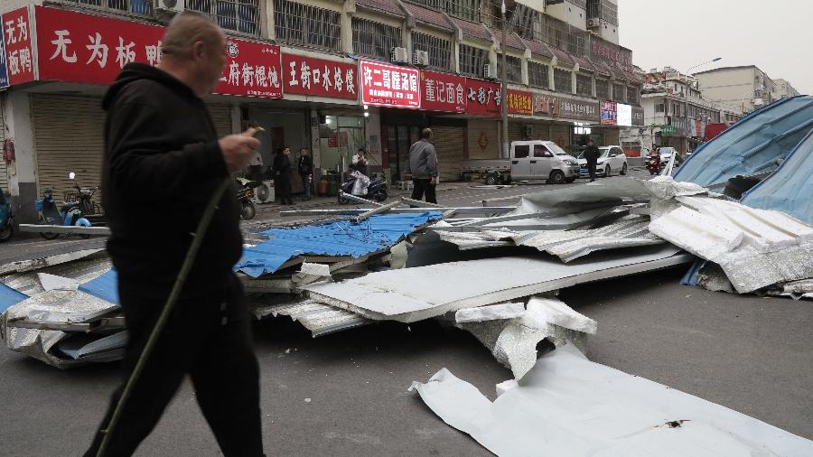 China cancela voos e fecha parques após ventania e tempestade de areia