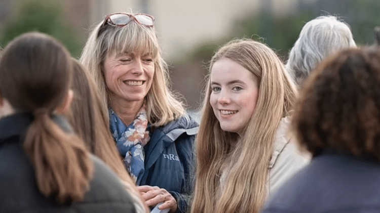 Irmã mais nova de Madeleine McCann fala ao público pela primeira vez