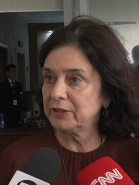 Nísia critica imprensa por notícias de 'fritura' e poupa Lula