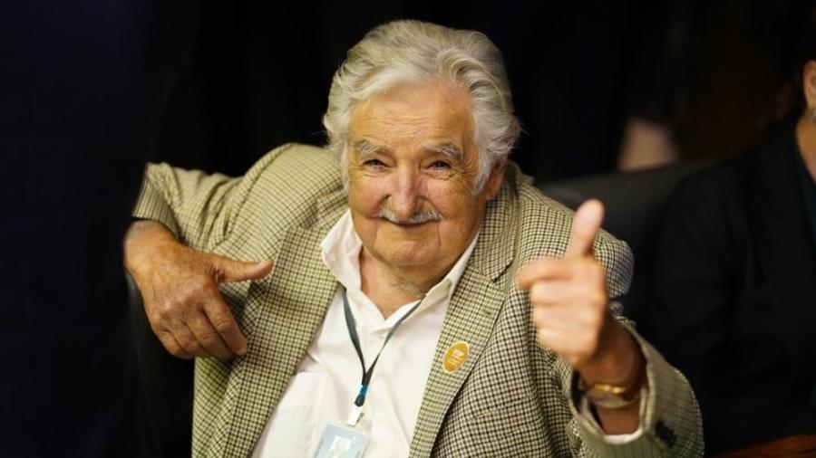 Mujica diz estar 'destruído' após tratamento contra o câncer Mujica diz estar 'destruído' após tratamento contra o câncer