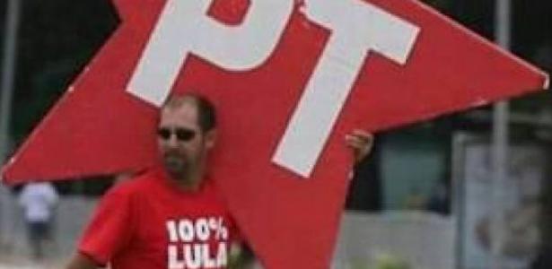 Quem é o homem que carrega estrela gigante do PT?