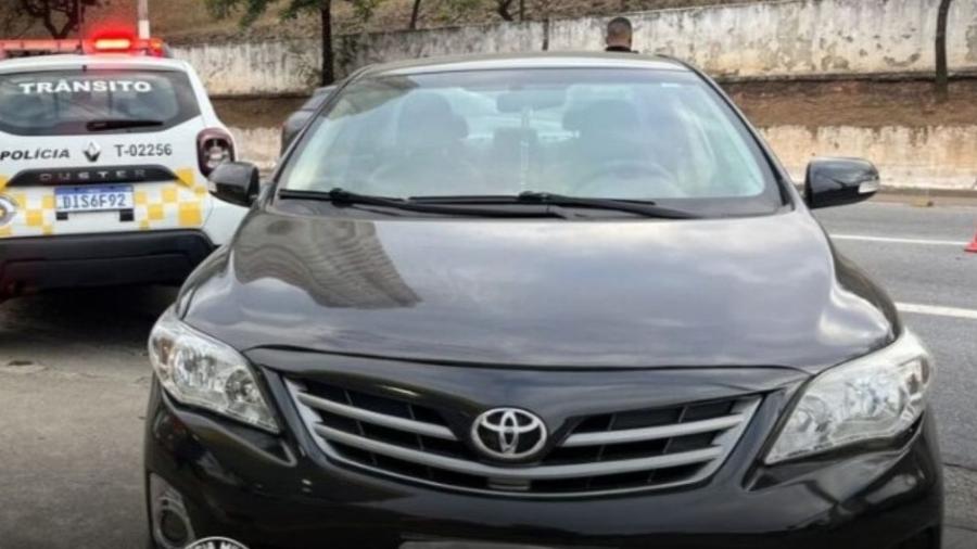 PM de SP apreende carro com R$ 28 mil em multas acumuladas
