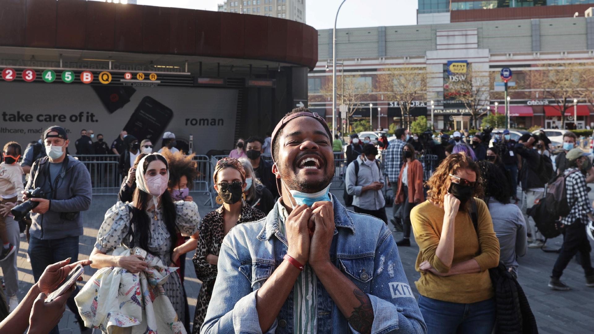 George Floyd: Como negro morto pela polícia inspira luta antirracista