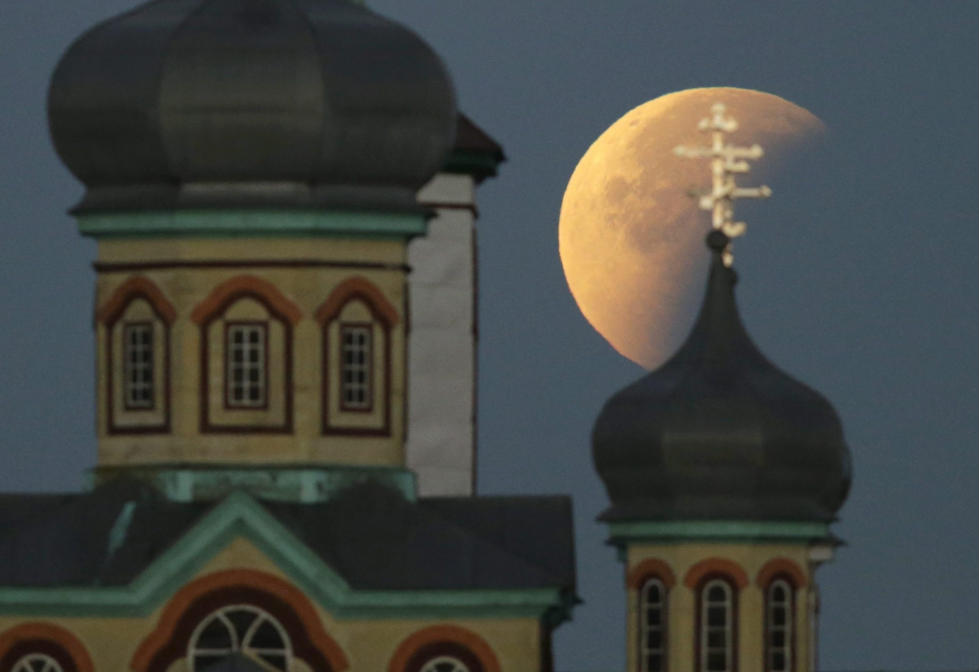 Fotos: Eclipse da Superlua é visto pelo mundo - 27/09/2015 - UOL Notícias